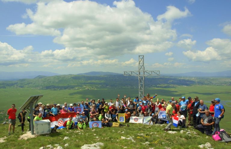 STAZOM HRVATSKIH KRALJEVA HODALI PLANINARI IZ HRVATSKE I BiH – Mandino Selo